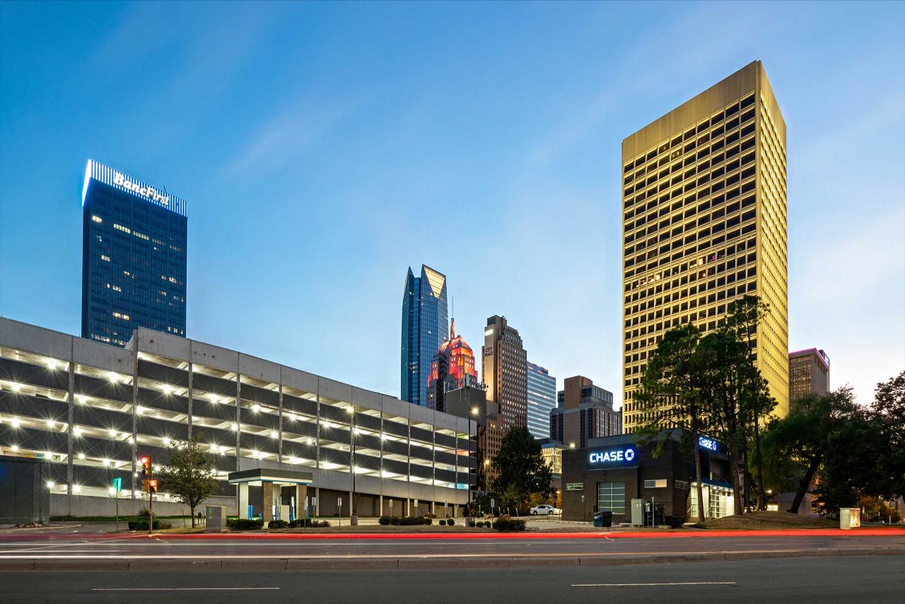 Strata Tower at Oklahoma Commons - American Glass Inc.
