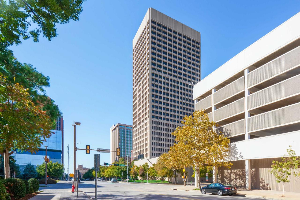 Strata Tower at Oklahoma Commons - American Glass Inc.